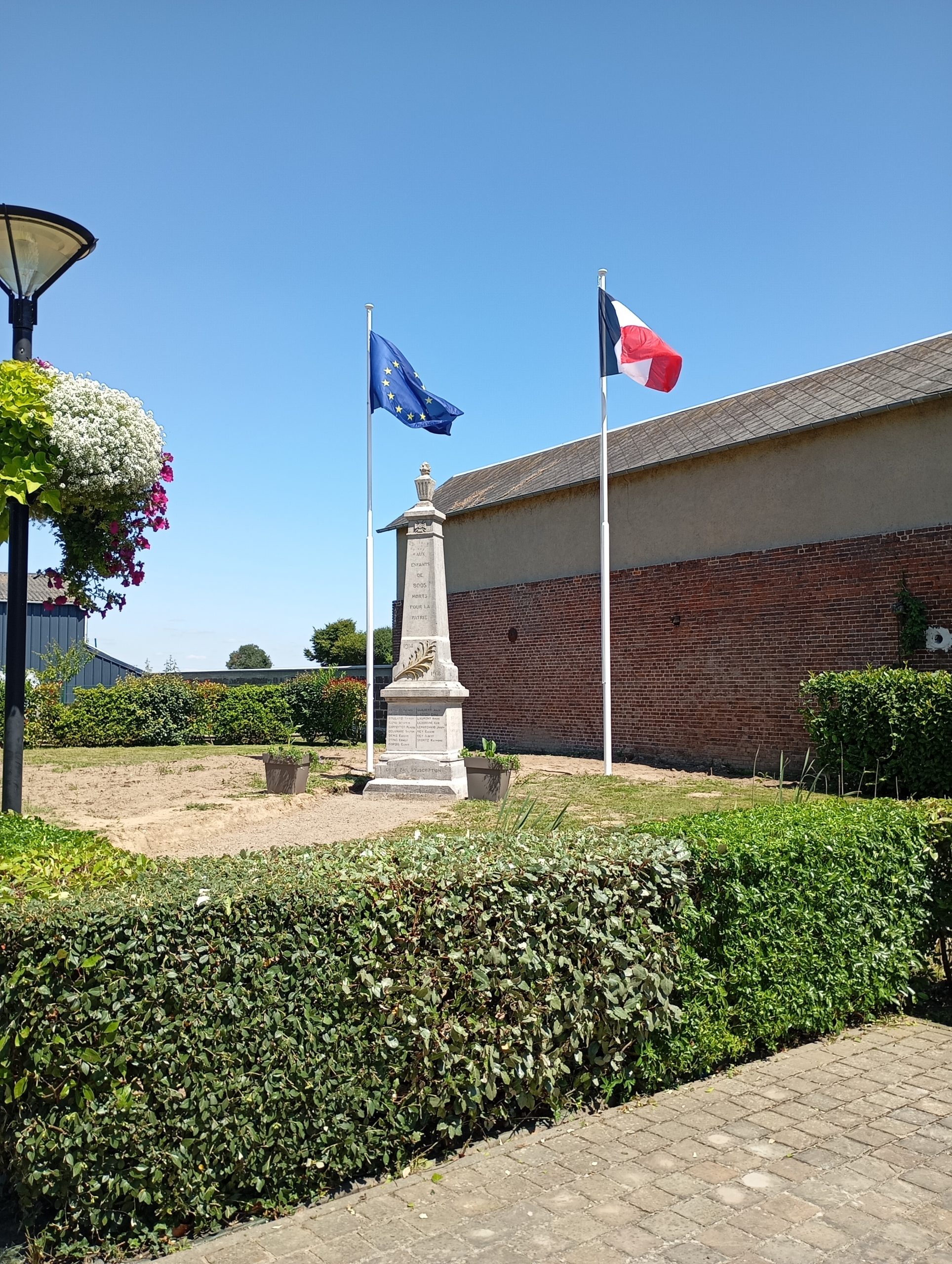 Mairie de Boos - Un nouvel emplacement pour le Monument aux Morts ...